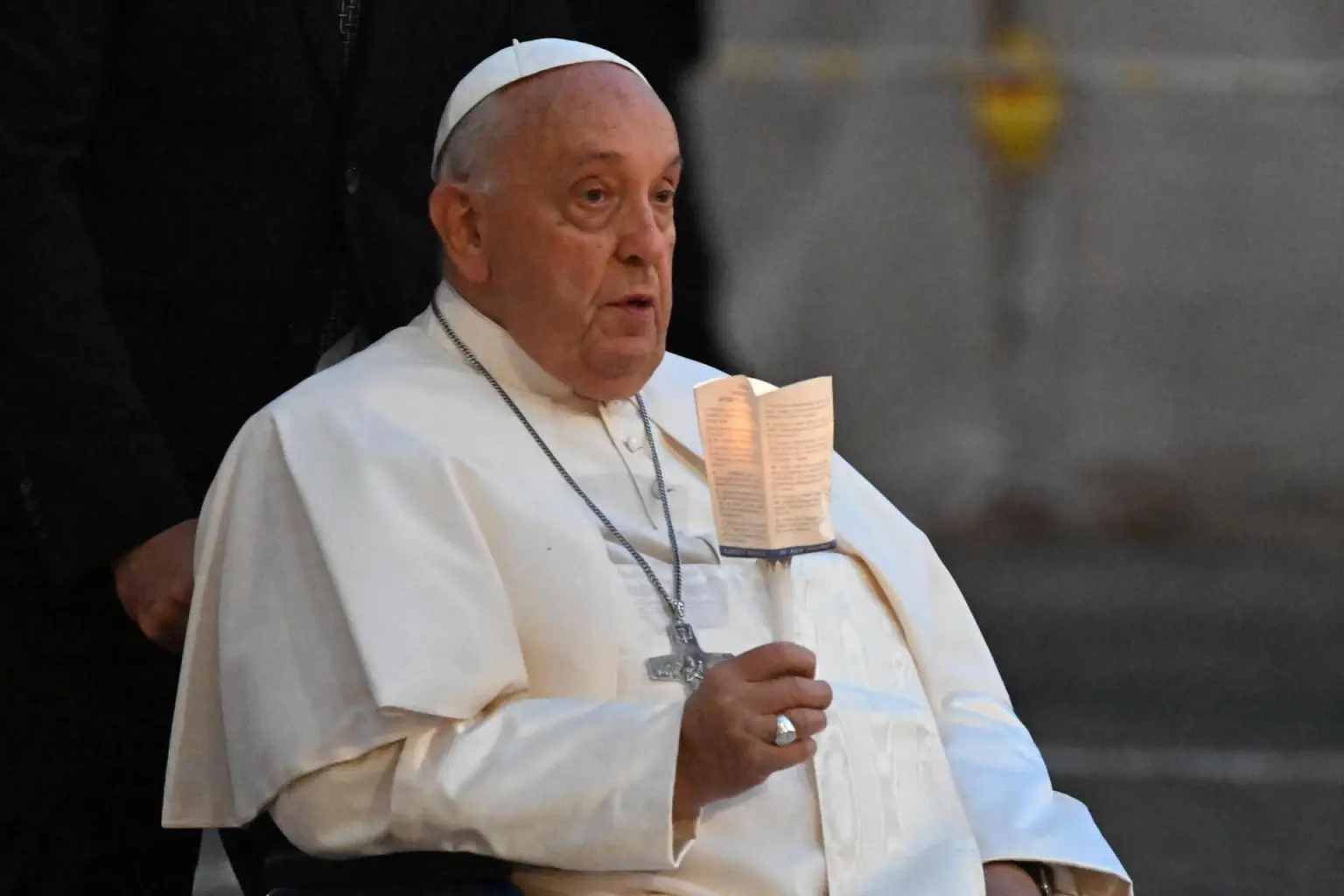 Papa Francisco sufre “neumonía bilateral” y su cuadro clínico sigue siendo “complejo” | Reporte ...